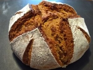 Mit tollen Mustern das Brot einschneiden - Holzbackofenrezepte