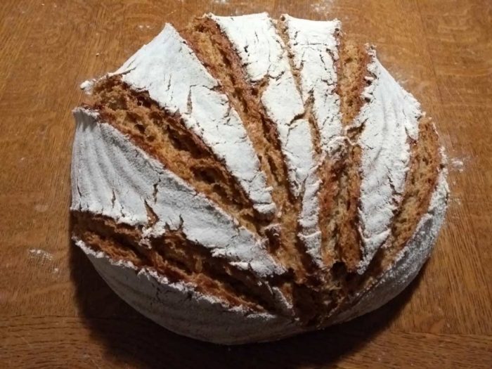 Mit tollen Mustern das Brot einschneiden - Holzbackofenrezepte